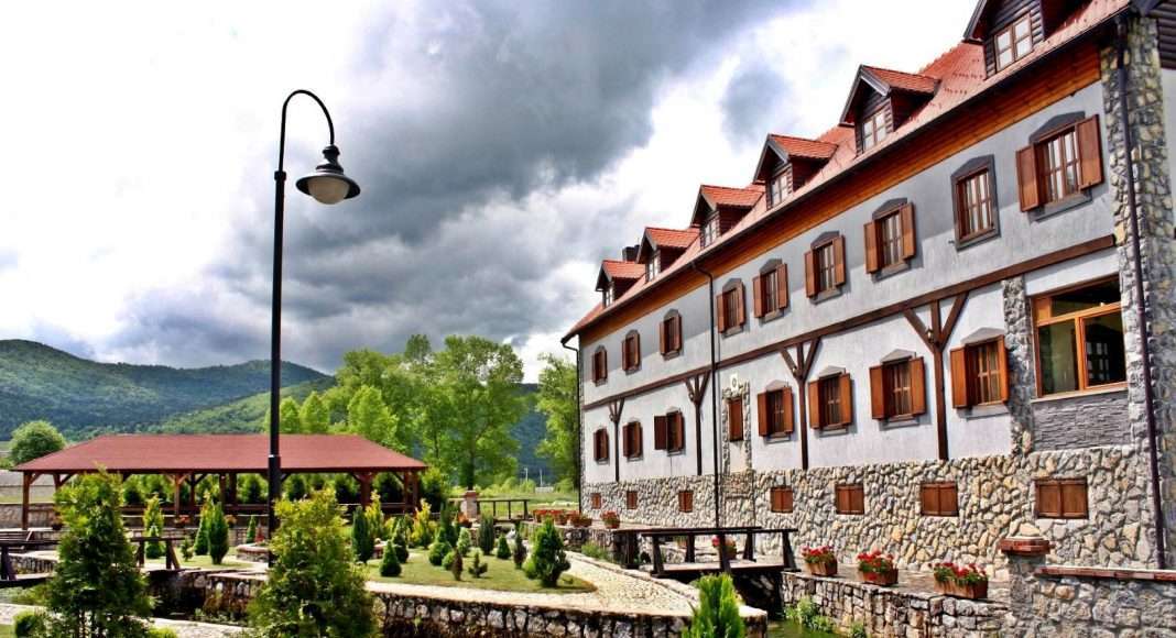 Hotel Gacka Vas danas nagrađuje; evo što trebate napraviti da bi ...